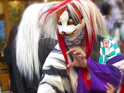 At The Crazy Cat Parade – Only In Japan